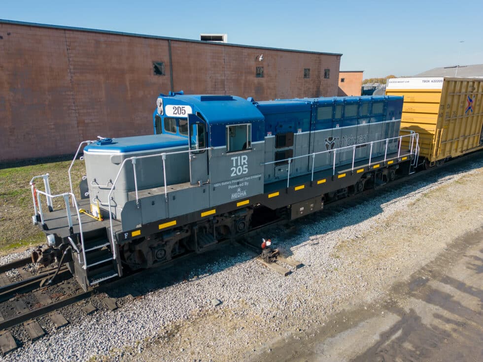 Midwest Terminals: The First Ever All-Electric Switcher Locomotive ...